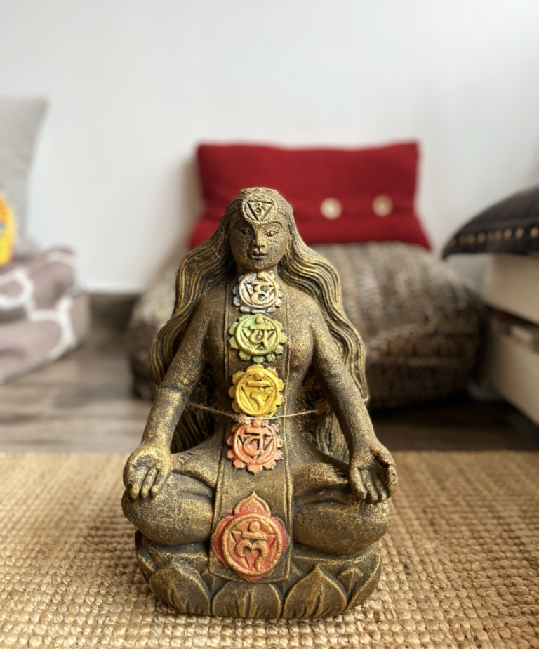 Statue déesse chakras - Studio Prema Yoga | Repentigny